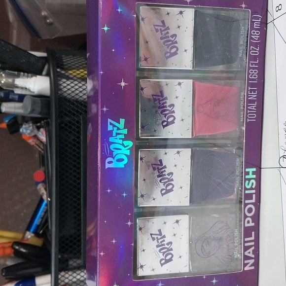 Bratz | Makeup | Bratz Nail Polish 4 Piece Set Silver Glitter Purple ...